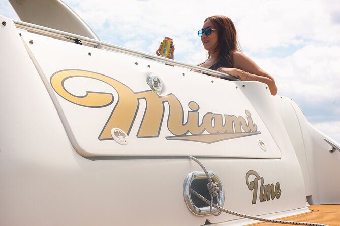 45 Ft Private Yacht Rental in Miami - Key Points