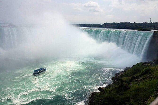 4hr Niagara Falls Canada Tour includes the Boat and tunnels - An In-Depth Look at the 4-Hour Niagara Falls Tour