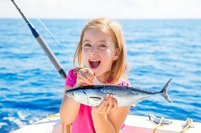 4HR Private bottom Fishing Charter with lunch - The Sum Up