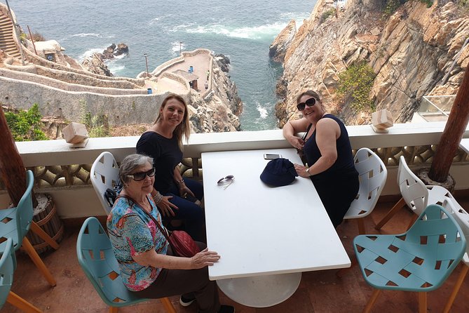 4HRS Small Group Half Day City Tour With Lunch at High Divers - Essential Pickup and Tour Details