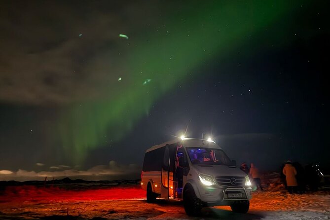 4x4 Minibus Northern Lights With Photo and Snacks From Reykjavik - What to Expect