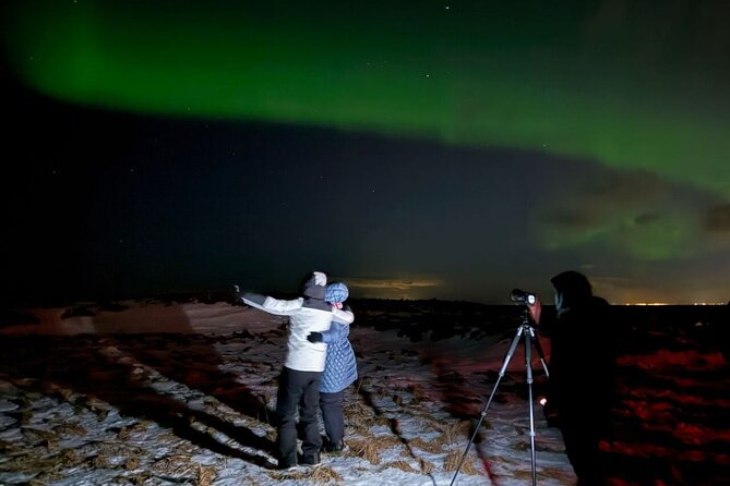 4x4 Minibus Northern Lights With Photo and Snacks From Reykjavik - Traveler Experiences and Feedback