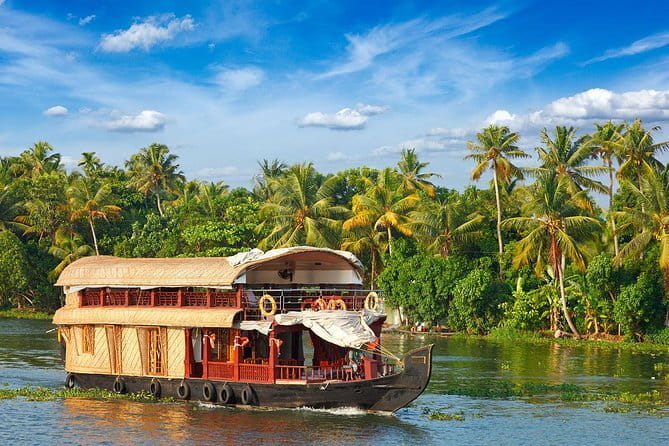 5 Day Kerala Private houseboat incl. Resort, Hotel, Cab Tourved - Key Points