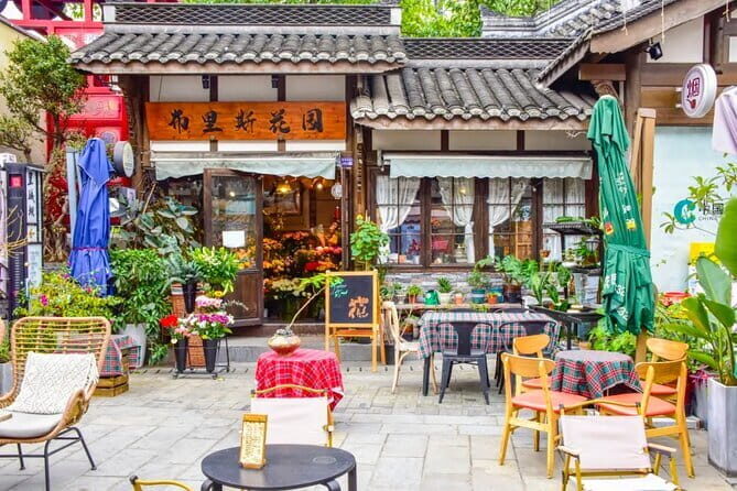 5 Day Sichuan Cuisine Museum Panda Base and Wuhou Temple Tour - Exploring Chengdu: A City of Contrasts and Comforts