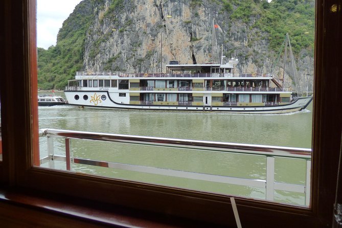 5 Days 4 Nights Hanoi - Halong Bay - Peaceful Halong Bay Cruise, one of 7 world Wonders - The Highlight: Halong Bay