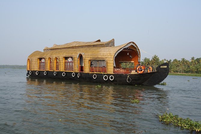 5 Days Private Kerala Tour with Houseboat by Sanguine Holidays - Accommodation and Meals