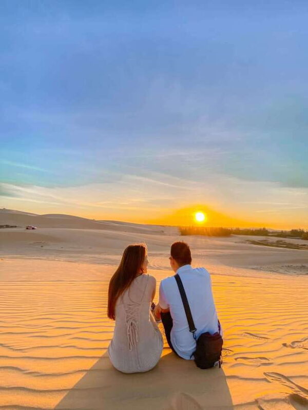 5-hour Sunrise or Sunset Jeep Tour from Mui Ne Beach Town - The Experience with Guides and Other Travelers