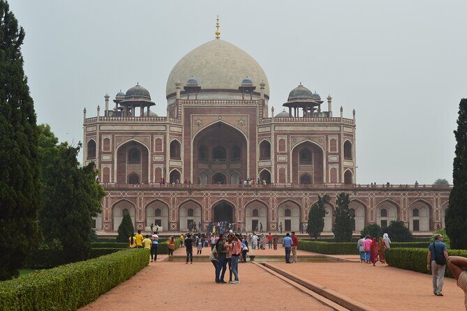5 Nights / 6 Days Luxury Golden Triangle Tour from New Delhi - Starting from Delhi: First Impressions