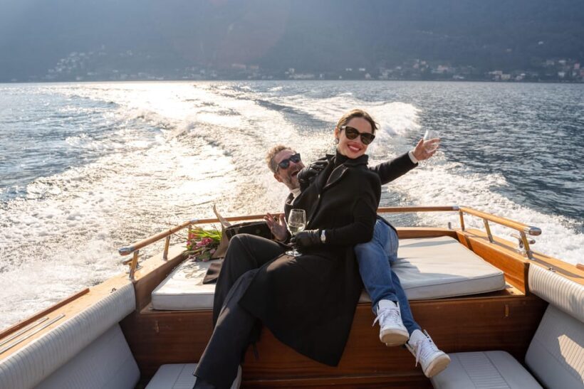 5 or 6 hours Classic Wooden Boat Tour with Prosecco - A Luxurious Day on Lake Como: The Classic Wooden Boat Tour with Prosecco