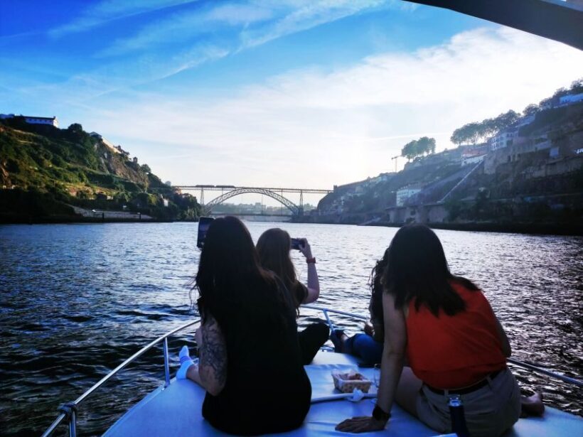 6 Bridges, Not Shared Boat Tour 1h30m, group price up to 6px - FAQ