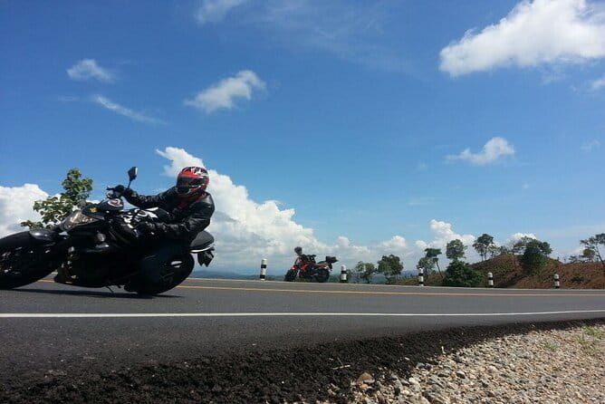 6 Day Motorcycle Tour (Northern Thailand) from Chiang Mai - Day Three: Chiang Rai’s White Temple and the Journey to Nan