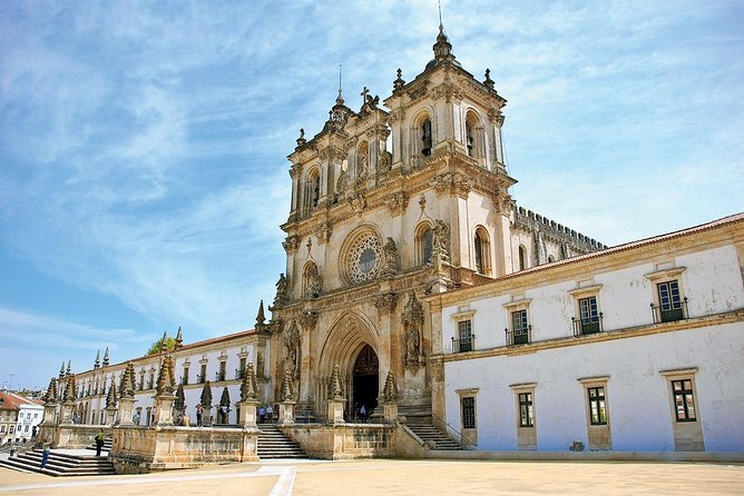 6-Day North Portugal Tour: Porto, Braga, Fátima, Coimbra, Guimaraes, Aveiro and Batalha, from Lisbon - Transportation, Accommodation, and Practicalities