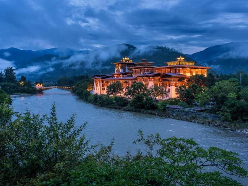 6 Days Luxury Tour to Bhutan in Group - Key Points
