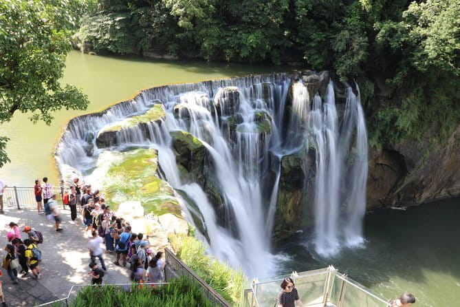 6 Hours Private Charter from Taipei in Shifen and Jiufen - What Does the Price Get You?