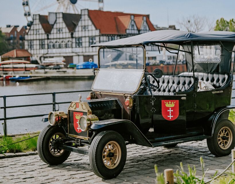 60 min of sightseeing in retro cars, Gdansk - The Experience in Detail
