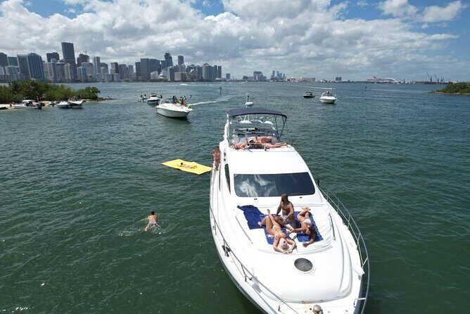 65ft Yacht Charter in Miami - A Detailed Look at the Yacht Experience