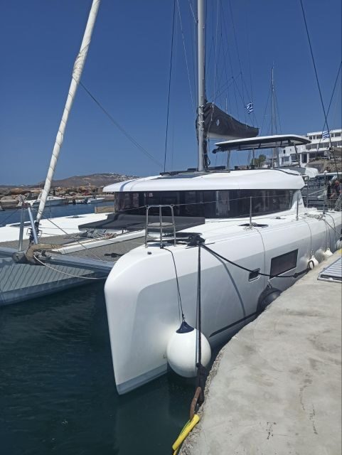 7-Day Crewed Charter "The Cosmopolitan" Lagoon 42 catamaran - Key Points