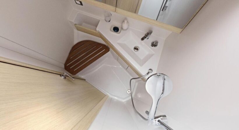 7-Day Crewed Charter "The Cosmopolitan"Beneteau Oceanis 46.1 - Key Points