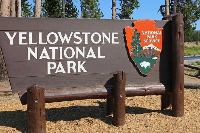 7 -Day Tour from Las Vegas to Yellowstone National Park - Day 4: From Wyoming to South Dakota