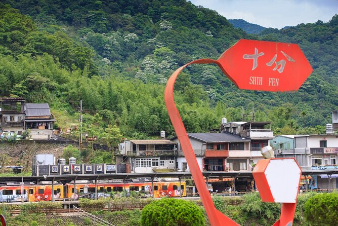 7-Hour Jiufen Night View, Shifen Waterfall & Raohe Market Tour - Who Will Love This Tour?
