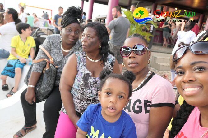 7 Mile Beach & Ricks Cafe with free Shopping experience - Key Points