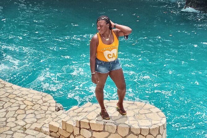 7 Mile Beach & Ricks Cafe with free Shopping experience - What’s Not Included?