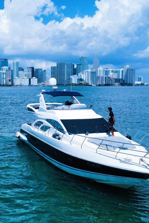 70ft Azimut available in Miami for up to 13 people. - FAQ