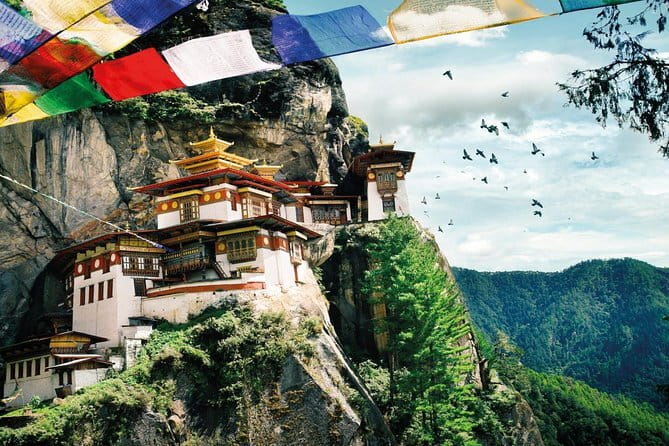 8 Days Bhutan Cultural Tour with 2-Day Bumdrak Trek - Into the Valley of Black-Necked Cranes