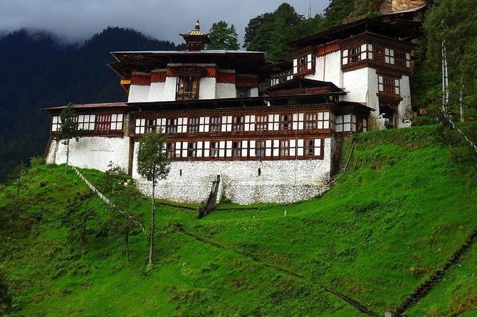 8 Days Bhutan Cultural Tour with 2-Day Bumdrak Trek - Trekking to the Sacred Bumdrak