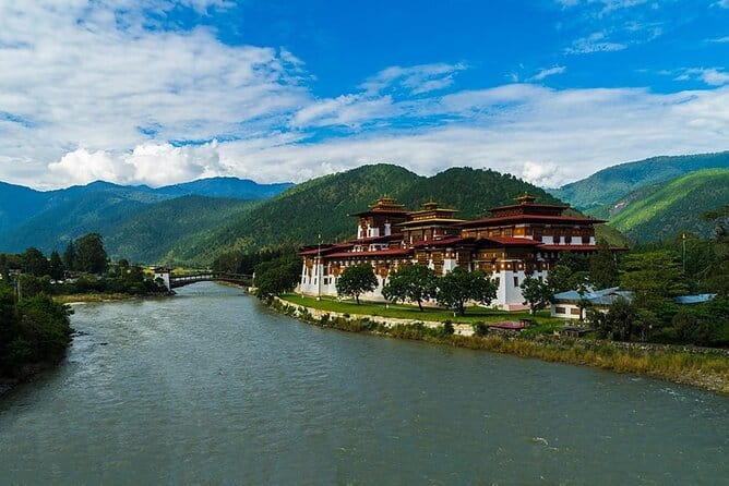 8 Days Bhutan Cultural Tour with 2-Day Bumdrak Trek - The Sacred Monastery and Return