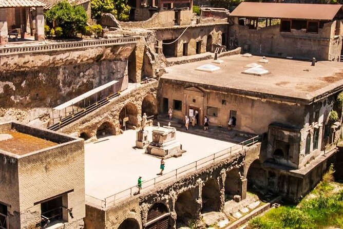8:30 a.m. - Pompeii and photos Panoramica di Napoli (morning) - Who Will Enjoy This Tour?