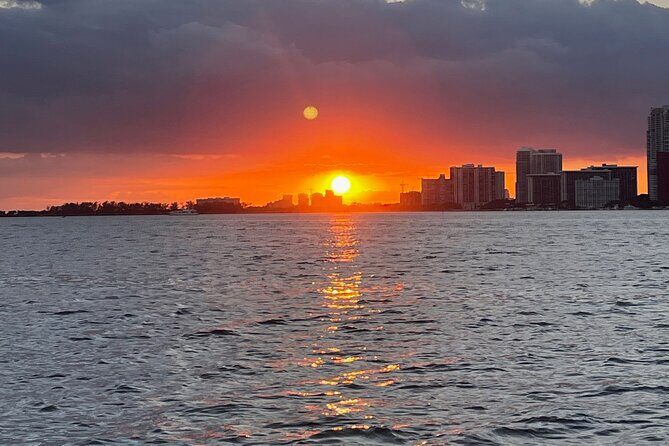 90 min Private Sunset Cruise Around Miami Celebrities Mansions - FAQs