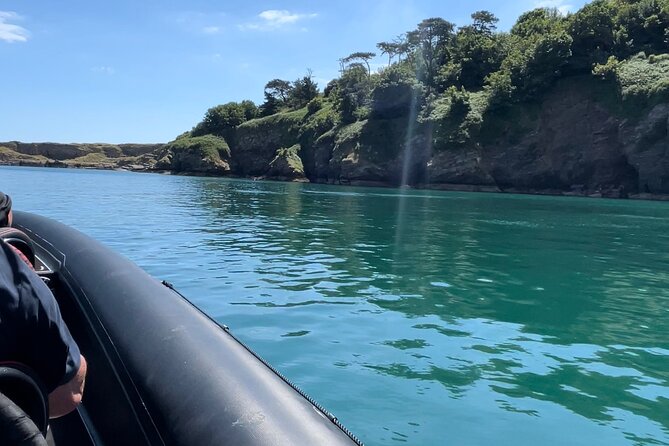 90 Minute Coastal Explorer in Torquay - Thrilling Maneuvers on the Water