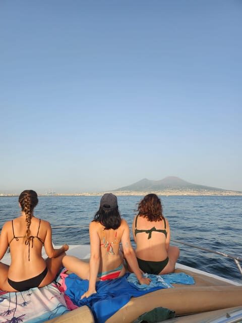 A bite of Naples by see - The Experience in Detail