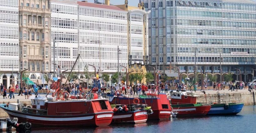A Coruña: Private Guided Walking Tour - Exploring A Coruña: A Guided Walk through the Highlights