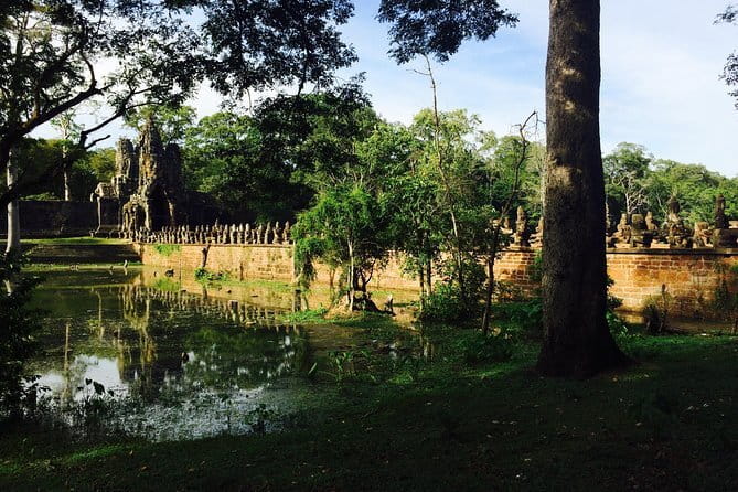 A Day Angkor Park Tours - Private English Speaking Tour Guide - Exploring the Temples: An In-Depth Look