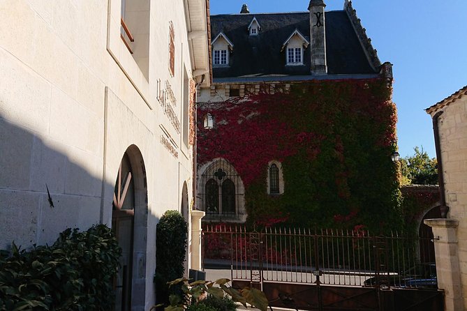 A day in Saint-Émilion and its Châteaux in a private tour (Van Luxe) - Authenticity and Customer Experience