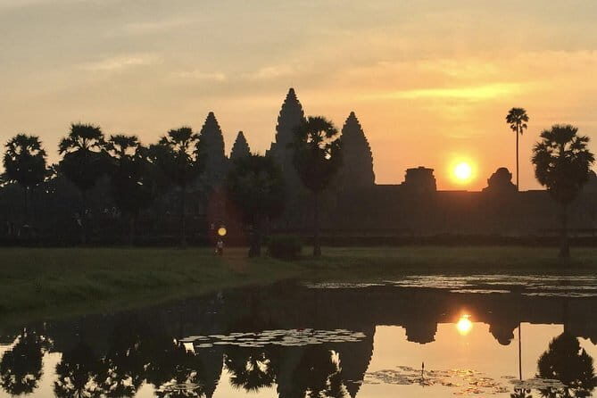 A Day Trip Angkor Wat Temples With Sunrise by English Speaking Tour Guide - Key Points