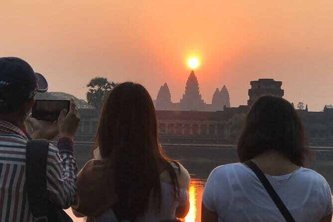 A Day Trip Angkor Wat Temples With Sunrise by English Speaking Tour Guide - Who This Tour Is Best For