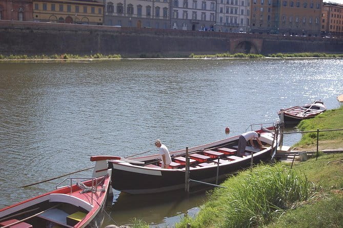 A guided floating tour of Florence with typical food and wine - The Experience and Its Value