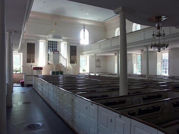 A Guided Walking Tour Through Historic Old Town Alexandria - Key Points