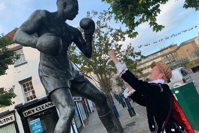 A Historical Tour of Warwick With Queen Elizabeths Secret Lover - Key Points