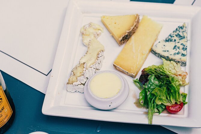 A Morning in Paris Food Tour: Croissants, Baguettes & Chocolate - Tour Logistics and Accessibility