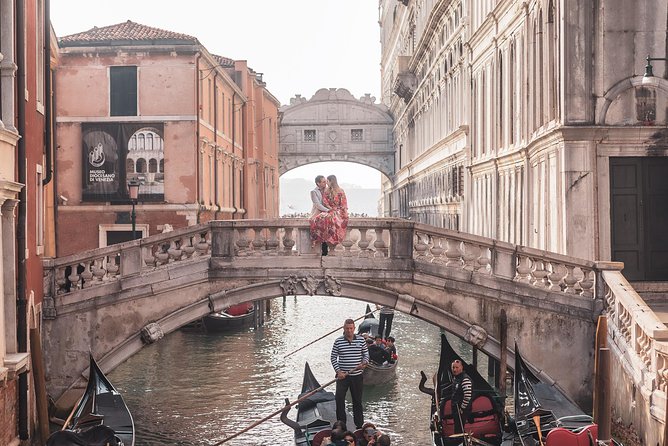 A Must Have City Portrait Session - Iconic Landmarks and Hidden Gems