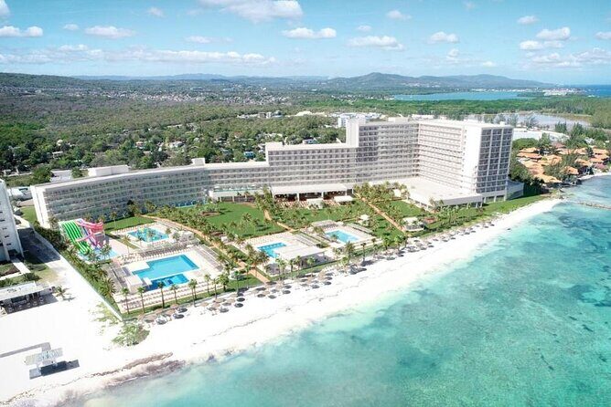 A "Private" Airport Transfer to RIU PALACE AQUARELLE - The Details of Your Transfer Experience