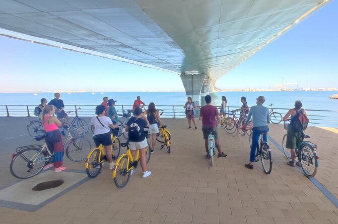 A private stroll cycling around Cádiz + bike rental - Exploring Cádiz’s Iconic Landmarks