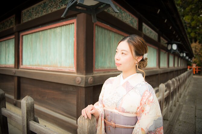 A Privately Guided Photoshoot in Beautiful Gion - High-Quality JPEG Images and Editing