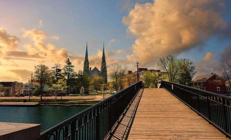 A Romantic Walking Tour Through Ottawa - Key Points