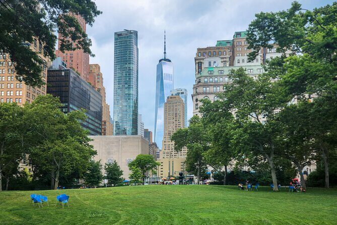 A Scenic Walking in Tour Central Park - Reflecting on Famous and Lesser-Known Spots