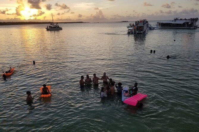 A Shared Sailing Experience at Playa Bibijagua - The Experience Provider: Caribbean Tour Service